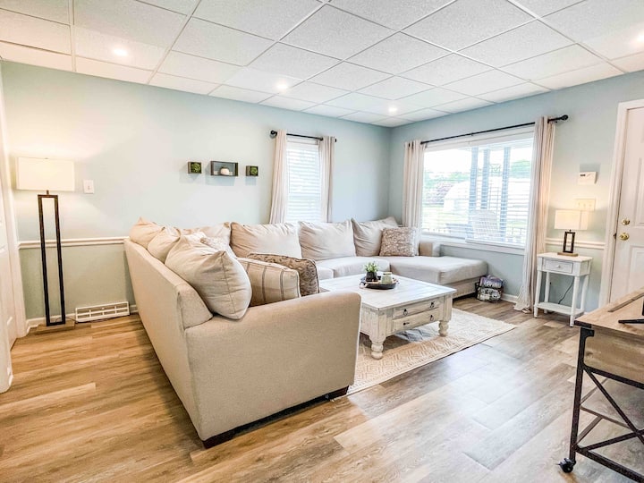 Clean & Convenient Near I64-i77 Town + Nature - Beckley, WV