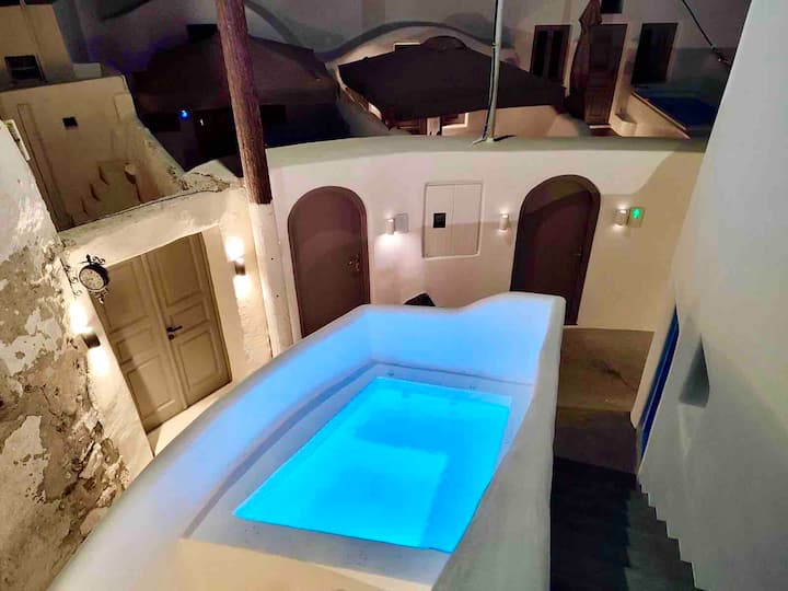 Executive Suite With Private Jacuzzi - Santorini