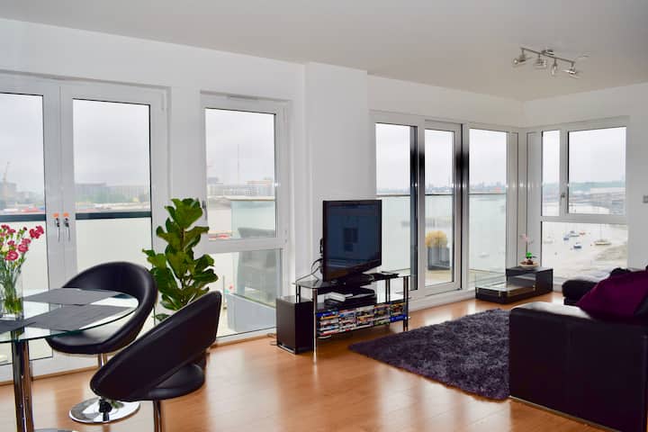 Spacious 3bed With Uninterrupted River Views! - 런던