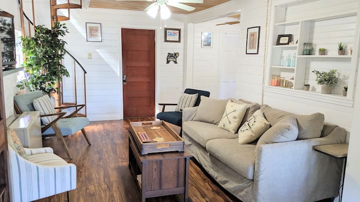 5 Bedroom Cottage Overlooking Ossipee Lake - Lake Winnipesaukee