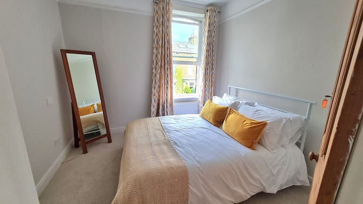 Brylie House, Large Central 5 Bed Family Home - Skipton