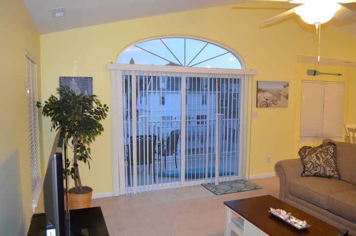 Beautiful And Spacious Top Floor Condo - Wildwood, NJ