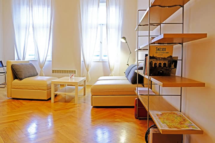 Big Small Apartment Next To Prague Center - Praga