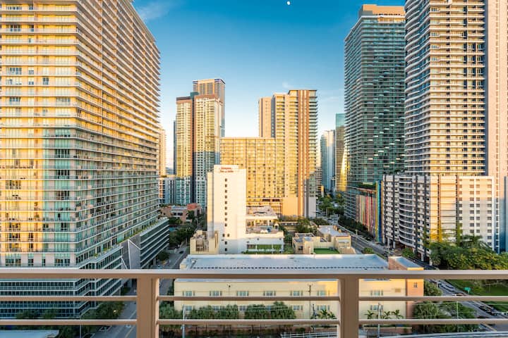 1/1 Brickell Deluxe Residences W/ Hotel-amenities - Miami