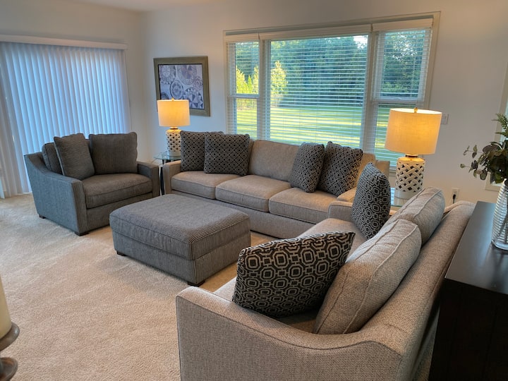 Contemporary Home In Historic Franklin Village! - 法明頓山