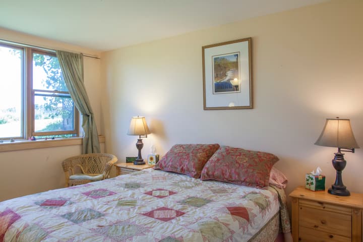 Frog'sway B&b Peach Room Peaceful, Close To Town - Lansing, NY