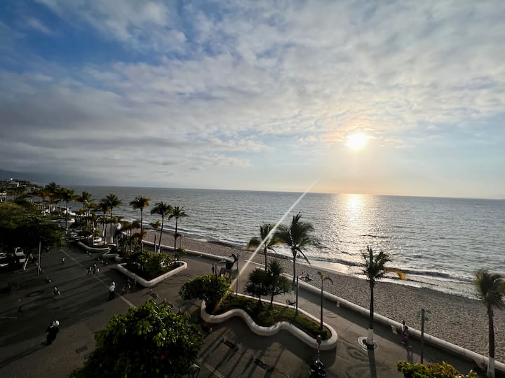 Hermoso Departamento En Malecón Con Vista Al Mar. - Puerto Vallarta