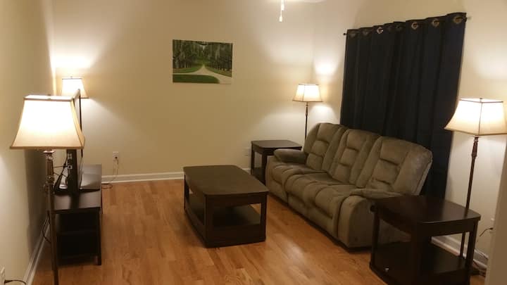 King Bed With Ensuite Bathroom - Room 5 - Charleston, SC