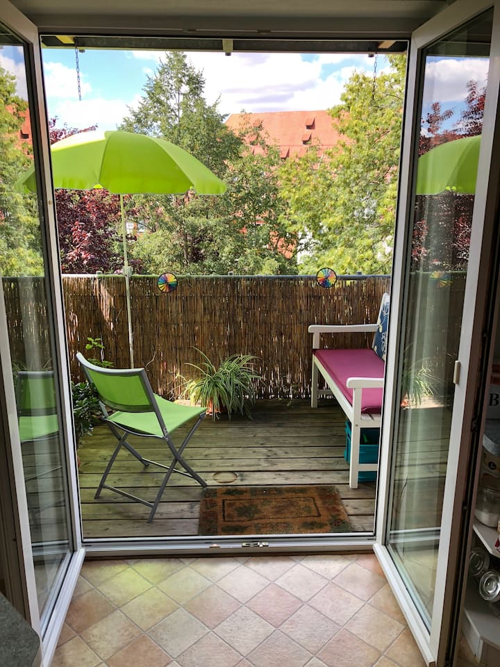 Zentrale Altstadtwohnung Mit Balkon Und Stellplatz - Erfurt