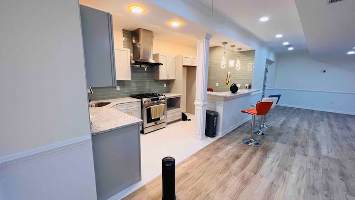 The Luxury Palace - Easton, PA