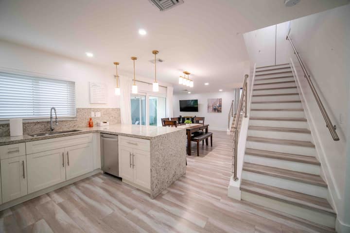 Miami Family Lake House 3bd/2bth 3beds 6 Guests - Cutler Bay, FL