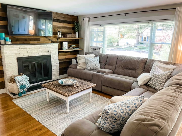 Hyannis Oasis In Ideal Location! - Barnstable, MA