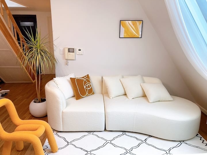 홍대입구역에서 도보로 4분(주차 가능) - Seoul