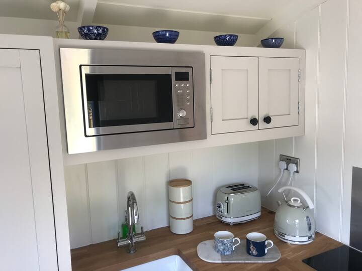 Primrose Shepherds Hut - Wareham, UK