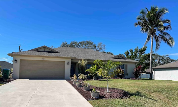 Relaxing Heated Pool Home In Sw Cape, 3 Bed 2 Bath - Cape Coral, FL