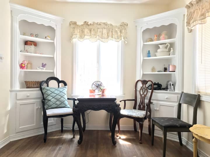 2 Private Bedrooms In Family Home W/free Parking - Los Angeles, CA