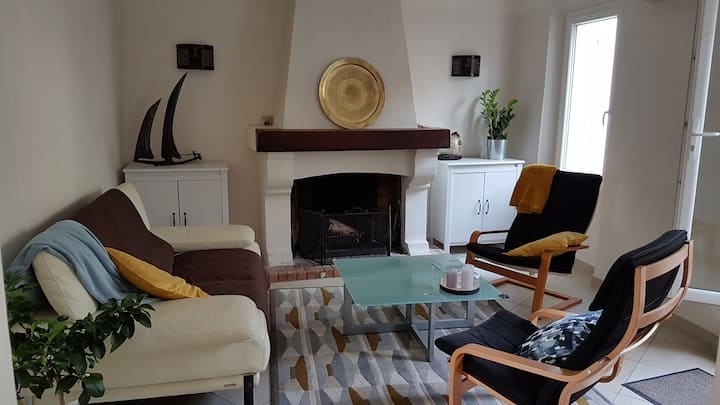 Stylish Hideaway In An Ancient Provencal Village - Pierrefeu-du-Var