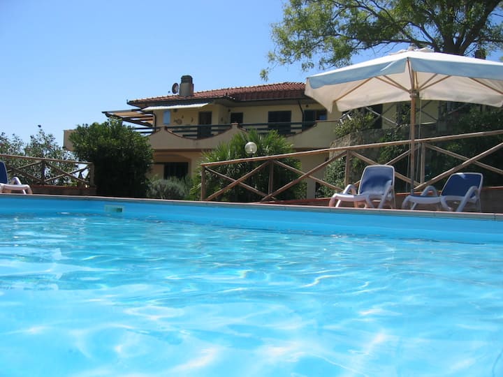 Part Of A Beautiful Villa With Pool And Garden, 4km From The Sea - Marina di Grosseto