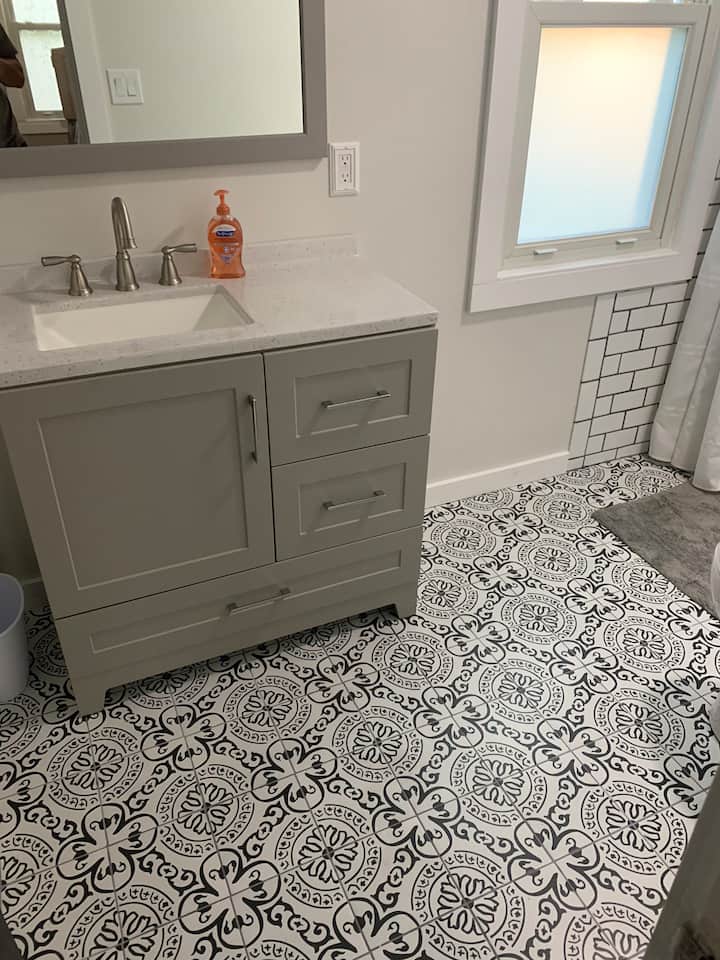 Stylish Apartment Located Downtown/ Midtown - Omaha, NE