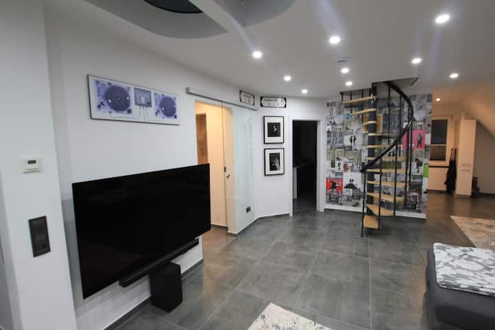 "Black & White Smartroom" - Rhauderfehn