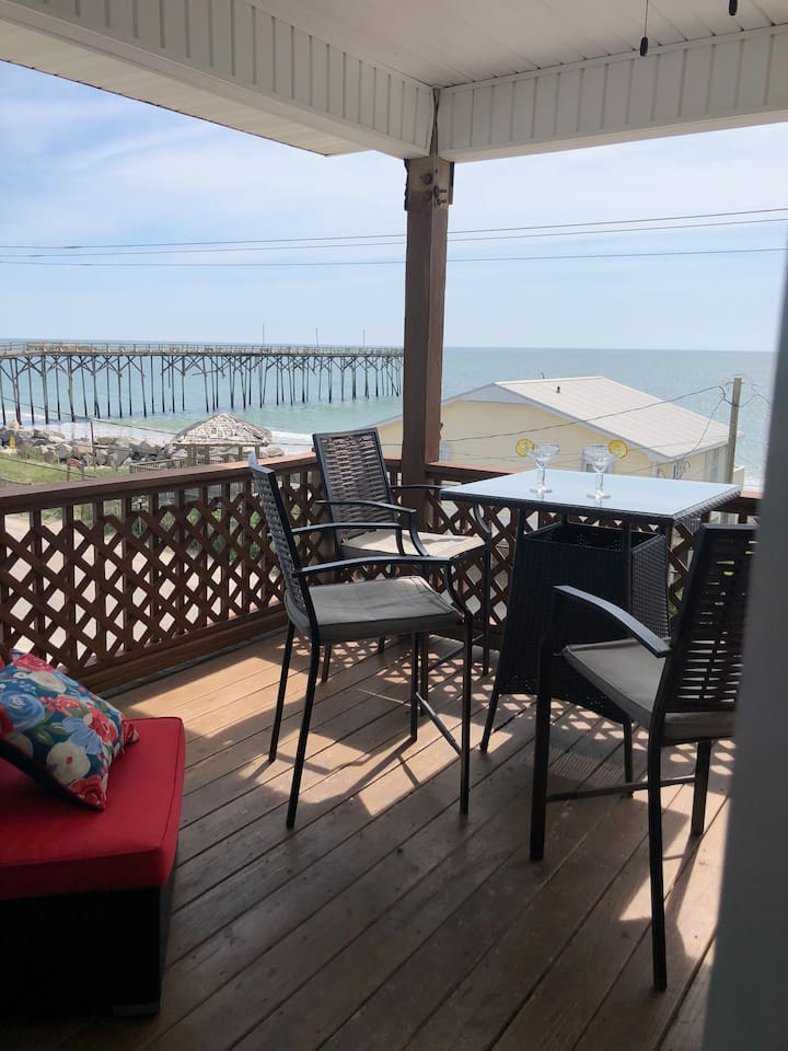 Pier Bliss: Enjoy Ocean Views From Breezy Patio! - Carolina Beach, NC