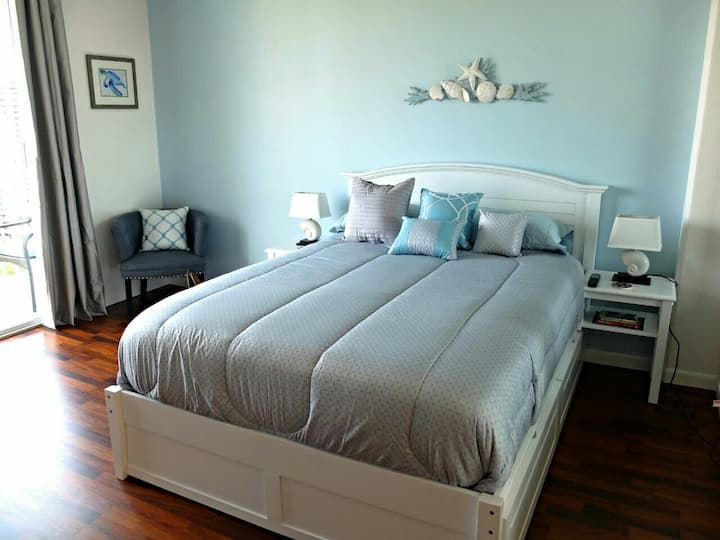 Beautiful Waikiki Ocean View Studio - Honolulu, HI