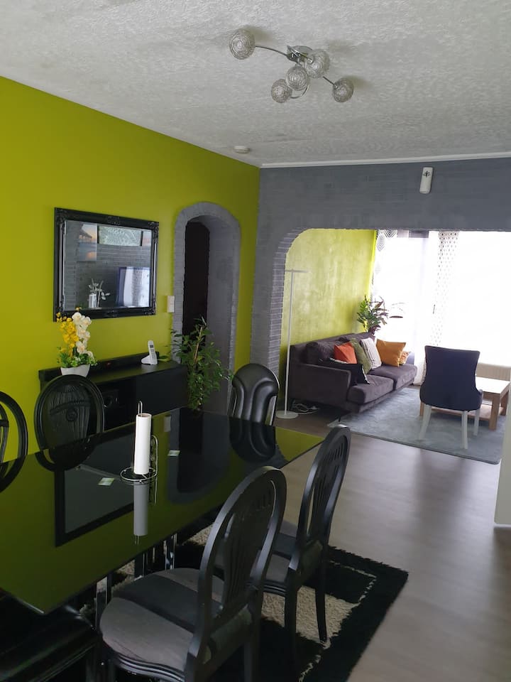 Un Appartement Agréable, Propre Et Calme - Mouscron