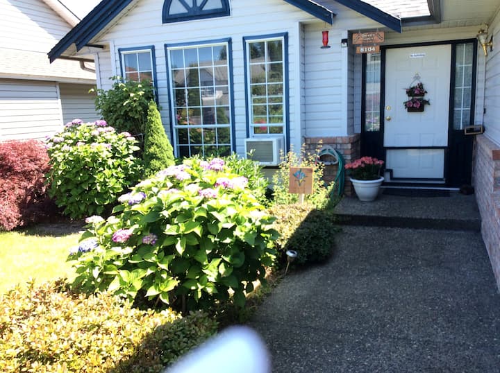 Deborah And Henry’s Cozy Suite. - Abbotsford