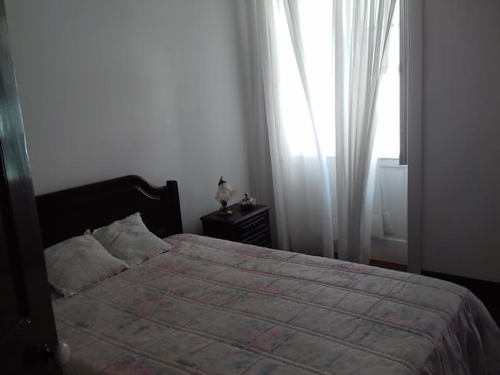 Private Room (Couple) In Medeiros House - Horta