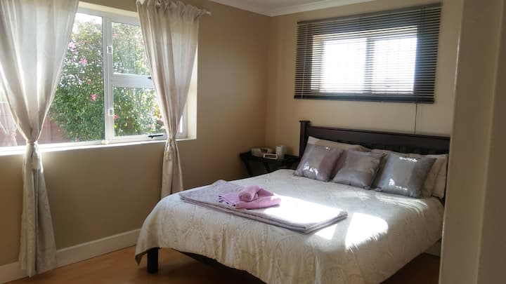 Room 1 In Home On The Vlei - Parklands