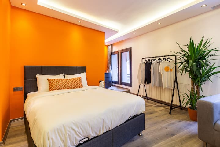 Bohemian Orange Flat At Bosphorus Ortakoy - Istanbul