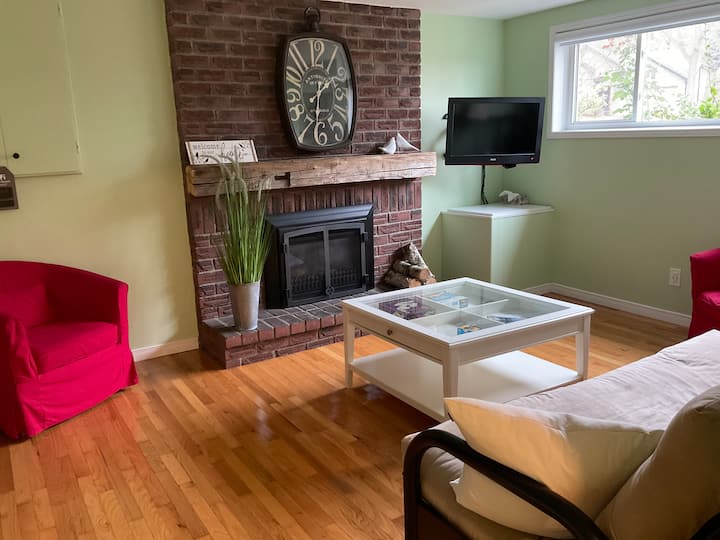 Very Bright And Spacious 1 Br Apt Sleeping Up To 4 - Newmarket