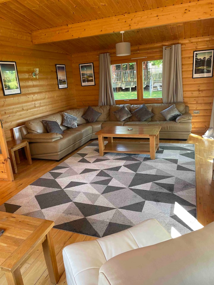 Luxurious Log Cabin With Hot Tub - Louth