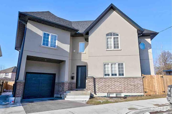 York Luxury 3 Br House Free Parking - Toronto