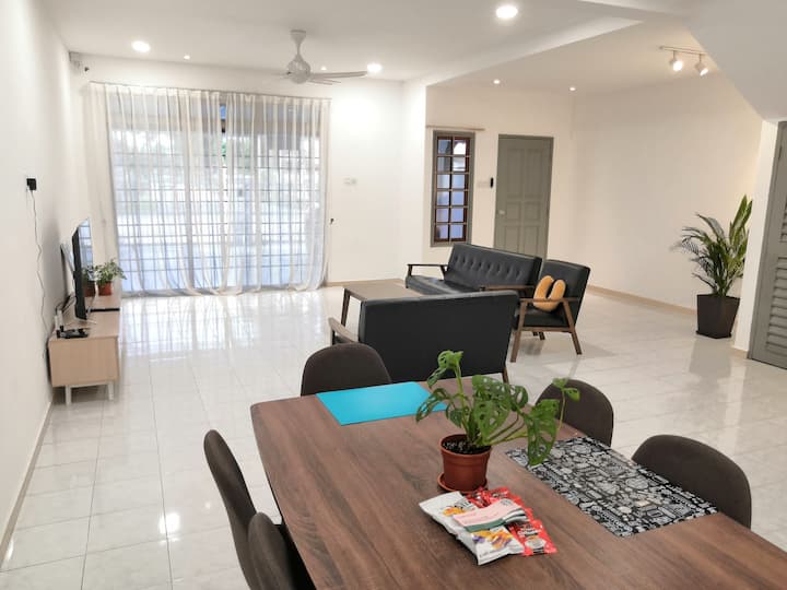 Flora Homestay Landed House - Batu Pahat
