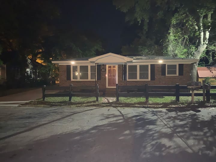 The Red-door Southern Northeastern Charm - Conway, SC