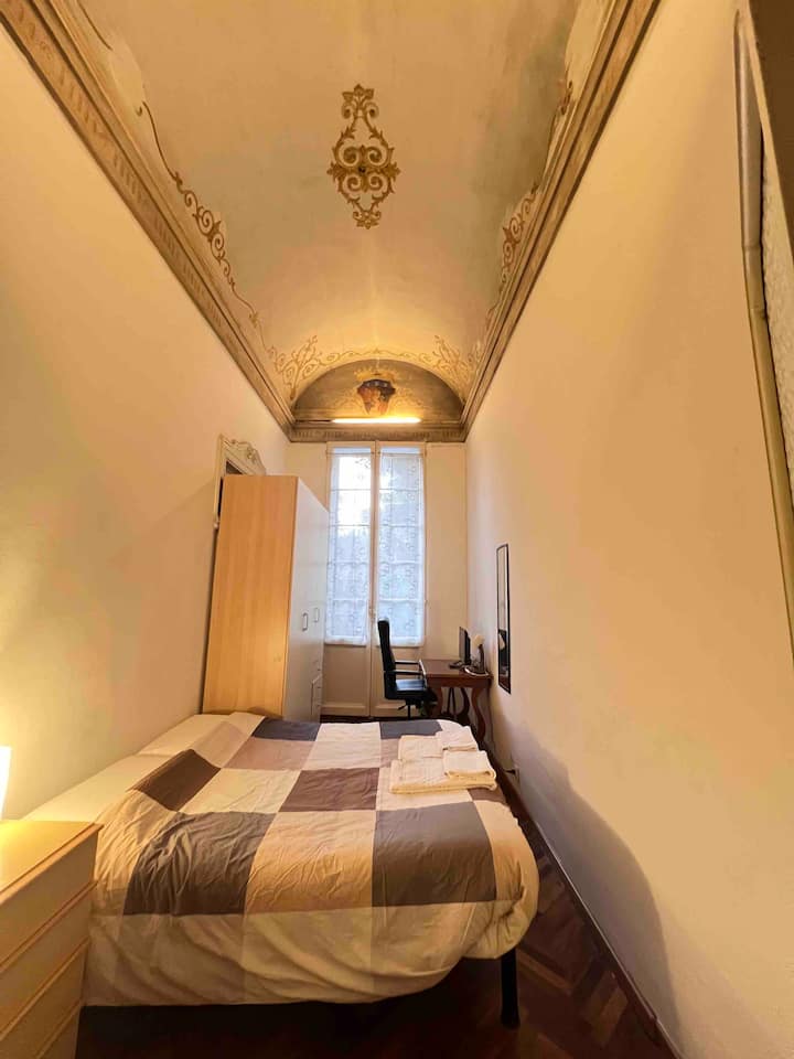Tata Homes Double Room @111 - Bologne