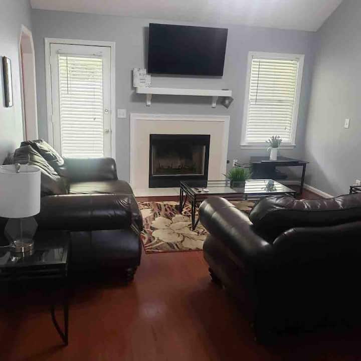 Near Ft.moore/ft. Benning 4 Br/2 Ba Charming Home - Columbus, GA