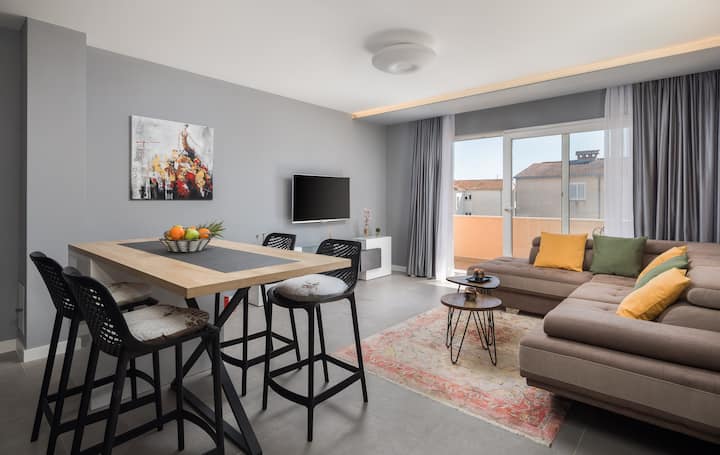 ⭐️New Lux 4* Spacious Apart 86m2, Free Parking⭐️ - Split
