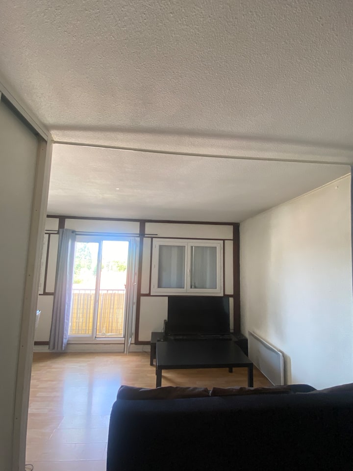 Appartement Studieux Bien Situé Au Pied Du Tram ! - Mérignac