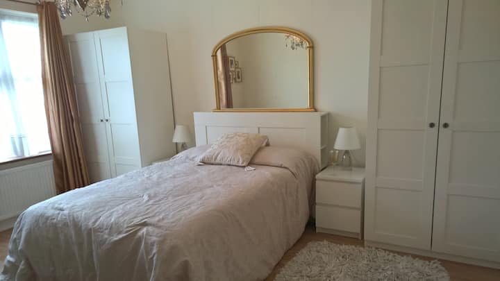 Period Two Bed Apartment - Kingston upon Thames