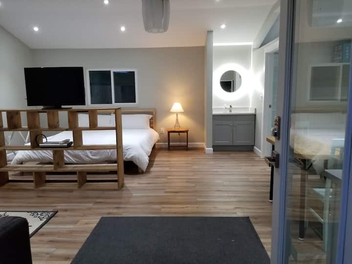 Eco-chic Spacious Tiny Home Riverside L2 Ev Charge - Jacksonville, FL