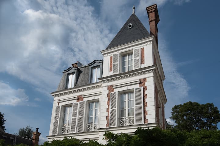 Stunning Renovated 8 Bdr / 8 Bath House - Fontainebleau