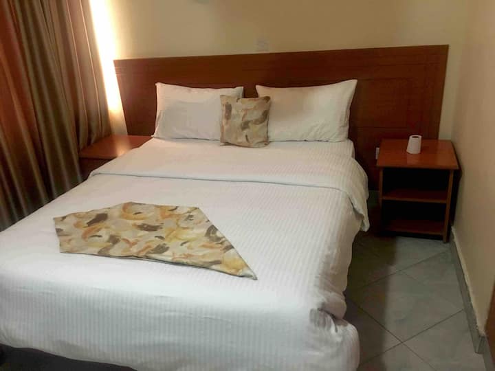 Enock Hotel—opposite Nairobi National Park - Nairobi