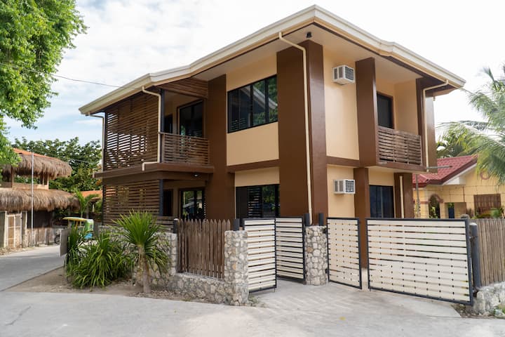 Visitours Nook Moalboal Two Storey House - Moalboal