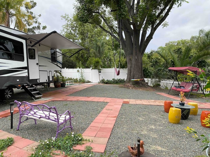 Delighteful Rv With Large Garden - San Dimas, CA