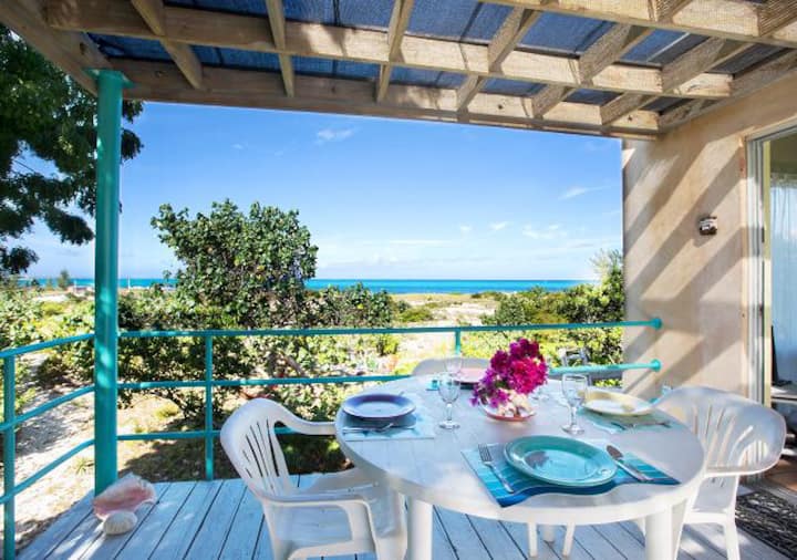 Grace Bay Beach Ocean View Balcony, Saltwater Pool - Turks and Caicos Islands