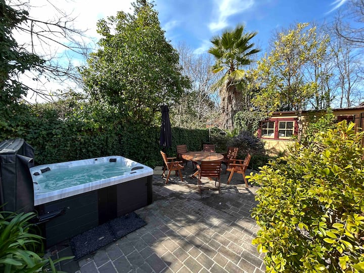 Porters Cottage Garden - Albury