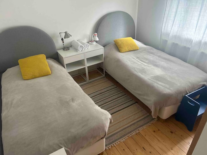 Twin Bed Room In Woking - Woking