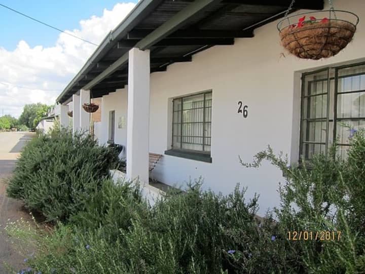 Selfcatering, 2 Bedroom, Sleeps 5, Private Parking - Philippolis
